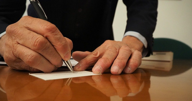 Just a “Touch” of DNA Gives Full Identification of Skin Cell Donor ...